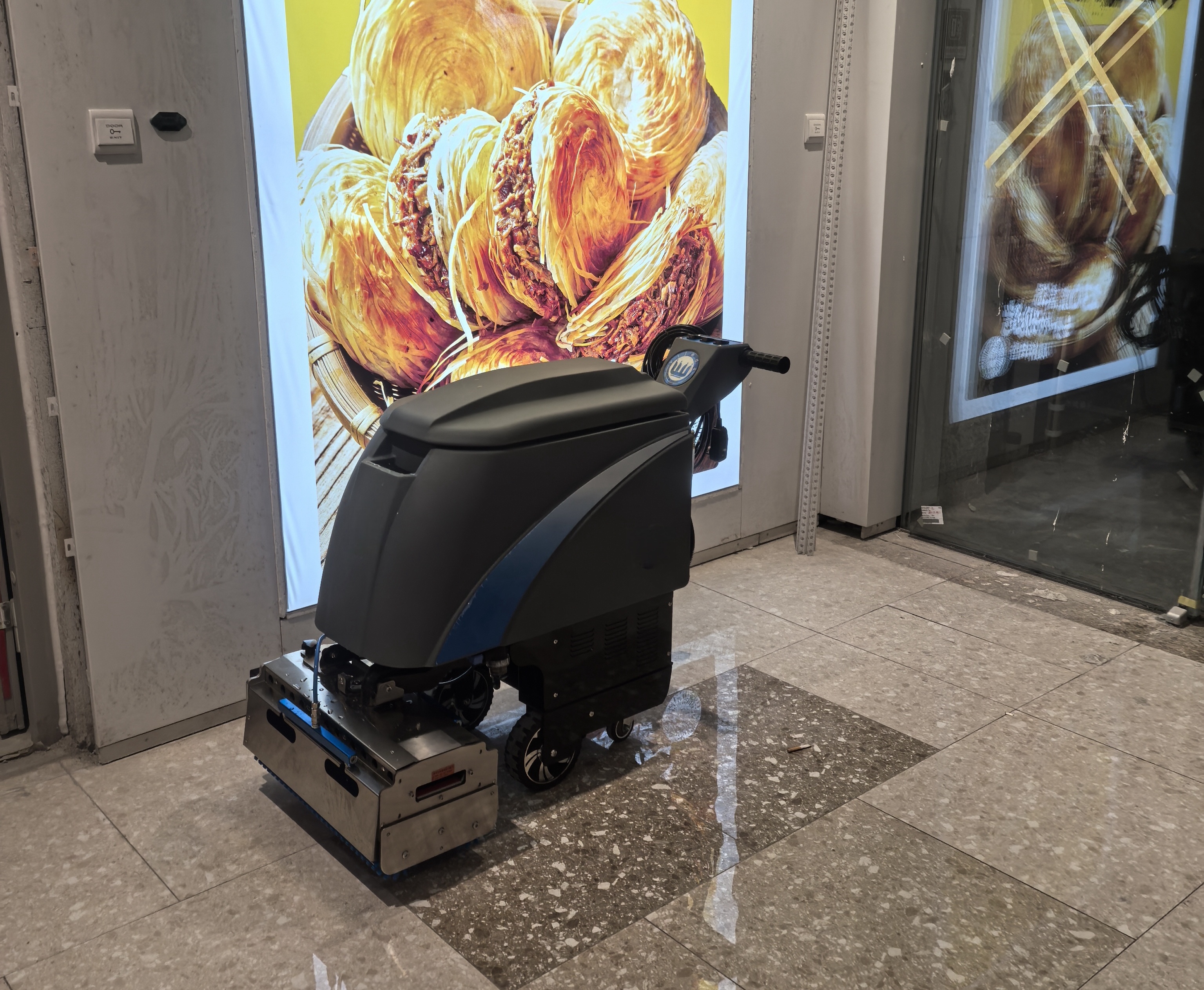 Automatic Escalator Step Cleaning Machine